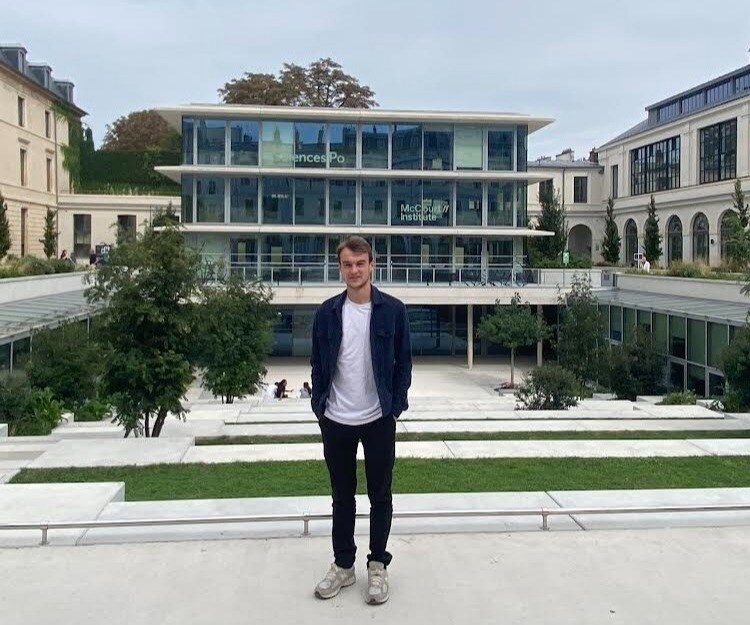 Arthur de Vries (22) volgt een masteropleiding in Parijs